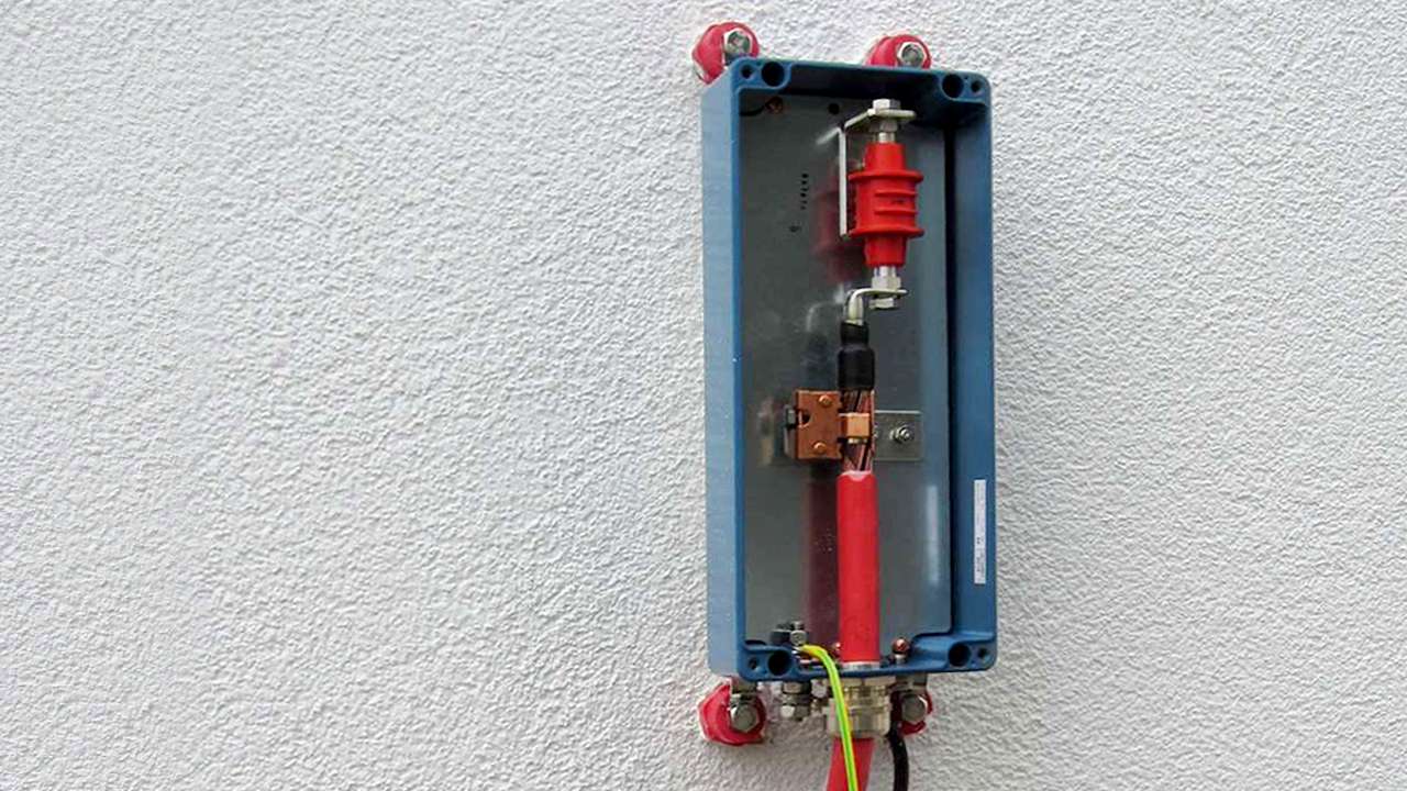 Surge protection for GCMS