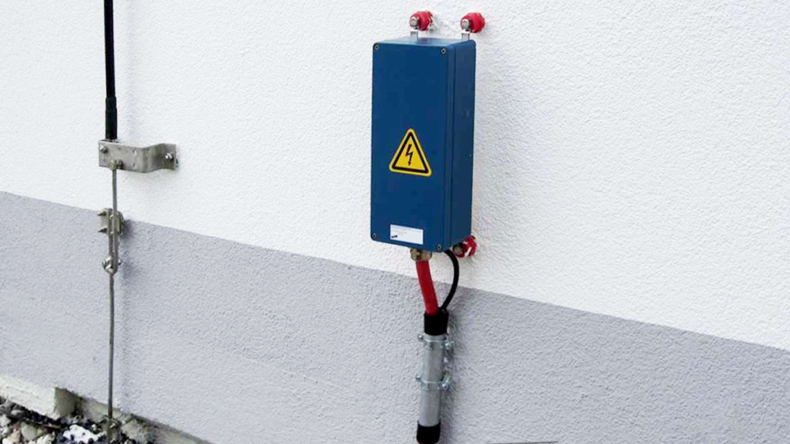 Surge protection for GCMS